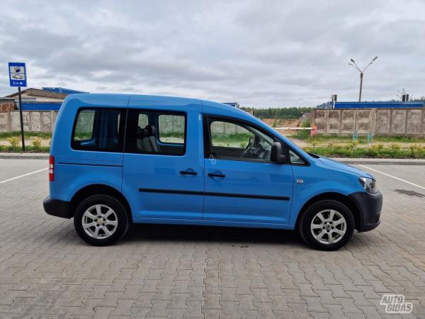 Blue Volkswagen Caddy 2015 in Vilnius, with an engine capacity of 1.60 L and mileage of 215 thousand km for 6899 €, photo 4 on AUTOMOTO.COM.LV