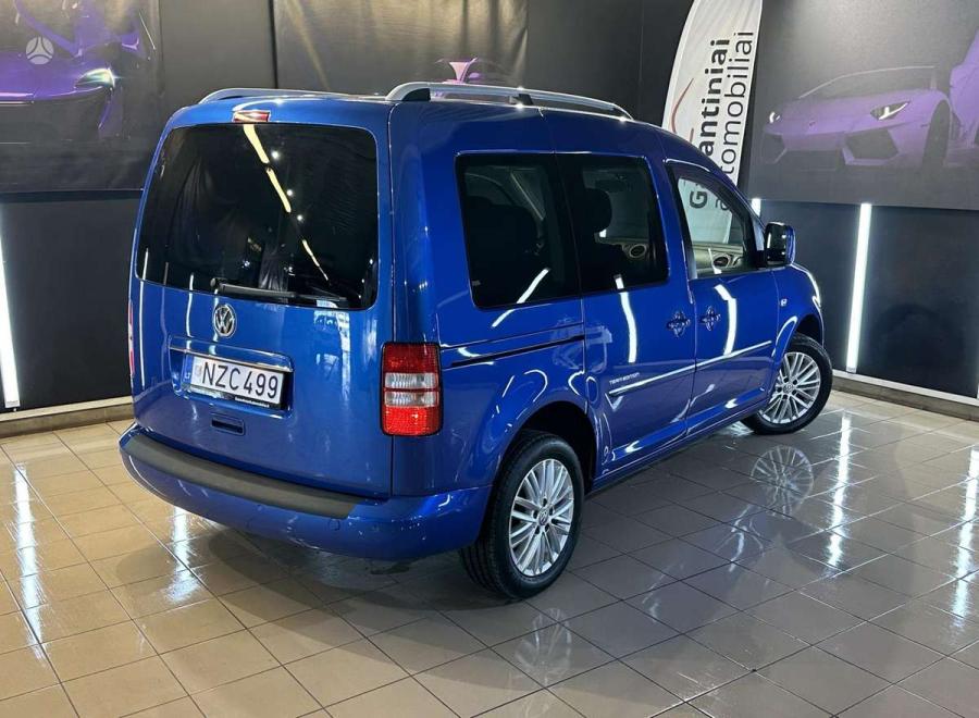 Blue Volkswagen Caddy 2015 in Vilnius, with an engine capacity of 1.60 L and mileage of 227 thousand km for 9250 €, photo 3 on AUTOMOTO.COM.LV