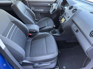 Blue Volkswagen Caddy 2015 in Vilnius, with an engine capacity of 1.60 L and mileage of 227 thousand km for 9250 €, photo 5 on AUTOMOTO.COM.LV