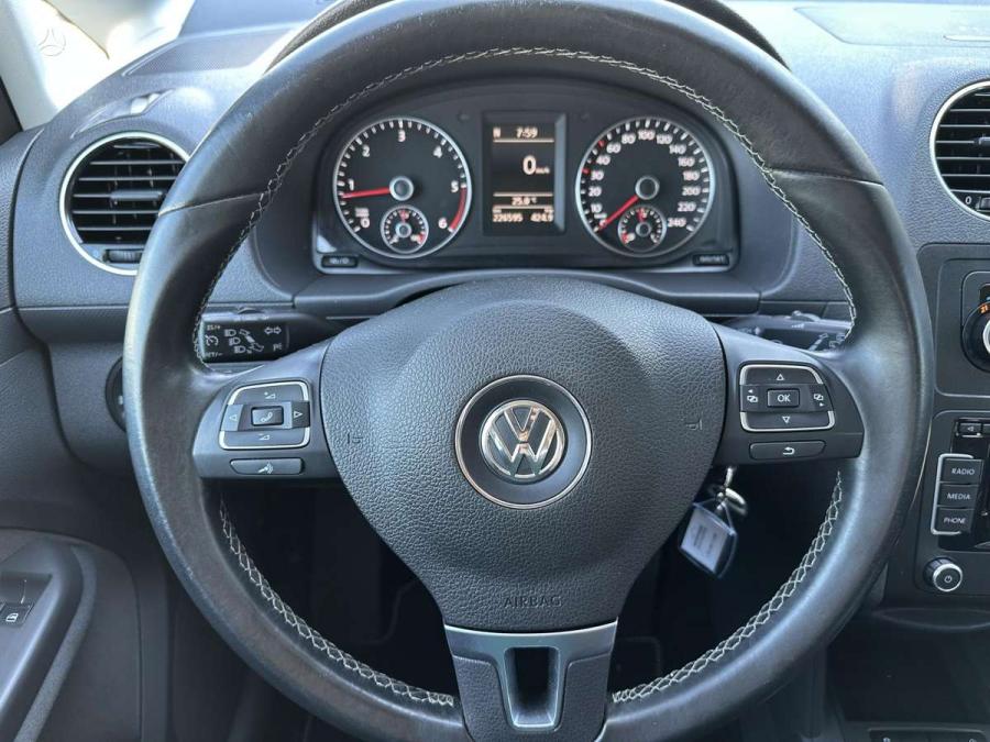 Blue Volkswagen Caddy 2015 in Vilnius, with an engine capacity of 1.60 L and mileage of 227 thousand km for 9250 €, photo 7 on AUTOMOTO.COM.LV