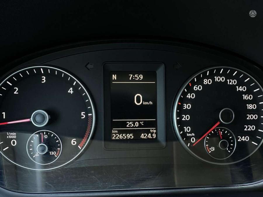 Blue Volkswagen Caddy 2015 in Vilnius, with an engine capacity of 1.60 L and mileage of 227 thousand km for 9250 €, photo 8 on AUTOMOTO.COM.LV