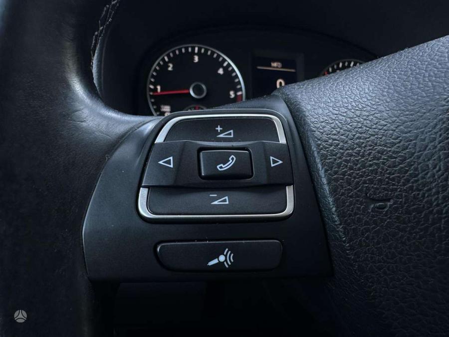 Blue Volkswagen Caddy 2015 in Vilnius, with an engine capacity of 1.60 L and mileage of 227 thousand km for 9250 €, photo 10 on AUTOMOTO.COM.LV