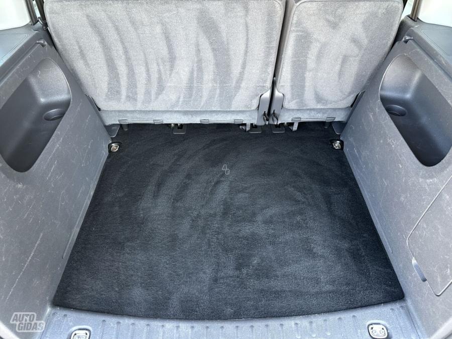 Blue Volkswagen Caddy 2015 in Avizieniai, with an engine capacity of 1.60 L and mileage of 227 thousand km for 9250 €, photo 19 on AUTOMOTO.COM.LV