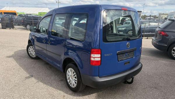 Zils Volkswagen Caddy 2015 Marijampole, ar dzinēja tilpumu 1.60 L un nobraukumu 290 tūkst. km par 6999 €, foto 5 vietnē AUTOMOTO.COM.LV