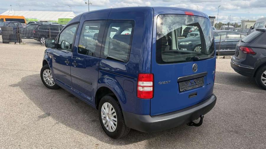 Blue Volkswagen Caddy 2015 in Marijampole, with an engine capacity of 1.60 L and mileage of 290 thousand km for 6999 €, photo 6 on AUTOMOTO.COM.LV