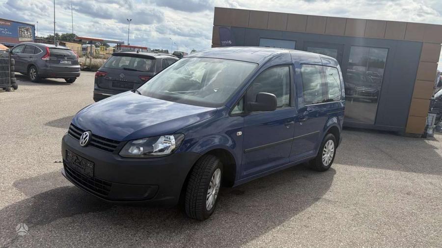 Blue Volkswagen Caddy 2015 in Marijampole, with an engine capacity of 1.60 L and mileage of 290 thousand km for 6999 €, photo 8 on AUTOMOTO.COM.LV