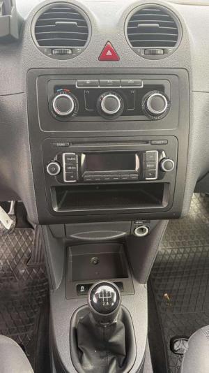 Blue Volkswagen Caddy 2015 in Marijampole, with an engine capacity of 1.60 L and mileage of 290 thousand km for 6999 €, photo 16 on AUTOMOTO.COM.LV