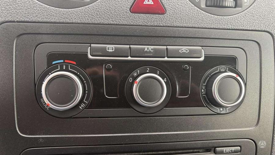 Blue Volkswagen Caddy 2015 in Marijampole, with an engine capacity of 1.60 L and mileage of 290 thousand km for 6999 €, photo 17 on AUTOMOTO.COM.LV