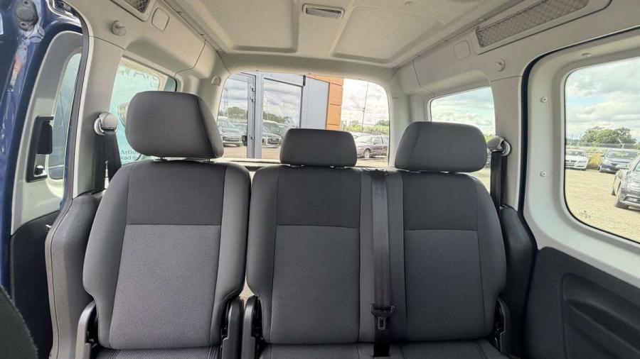 Blue Volkswagen Caddy 2015 in Marijampole, with an engine capacity of 1.60 L and mileage of 290 thousand km for 6999 €, photo 22 on AUTOMOTO.COM.LV