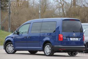 Blue Volkswagen Caddy 2016 in Tukums, with an engine capacity of 2.00 L and mileage of 294 thousand km for 8990 €, photo 5 on AUTOMOTO.COM.LV