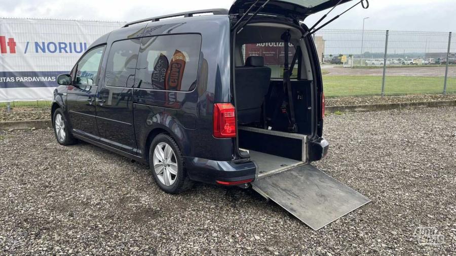 Blue Volkswagen Caddy 2016 in Marijampole, with an engine capacity of 2.00 L and mileage of 310 thousand km for 9790 €, photo 5 on AUTOMOTO.COM.LV