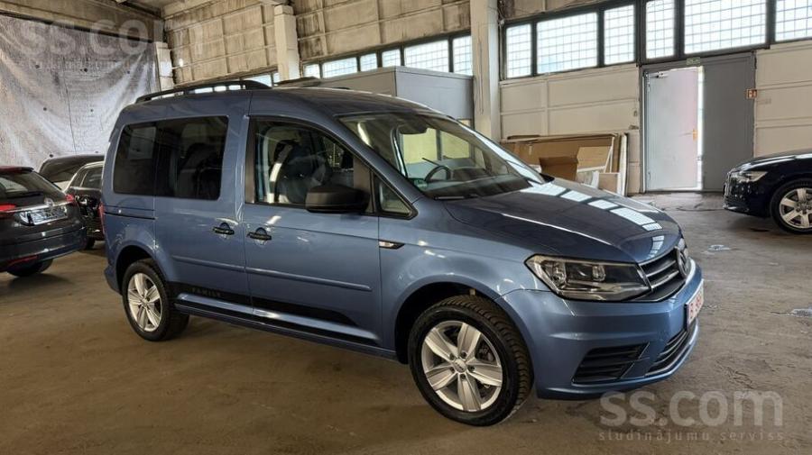 Blue Volkswagen Caddy 2016 in Riga, with an engine capacity of 2.00 L and mileage of 222 thousand km for 10500 €, photo 3 on AUTOMOTO.COM.LV