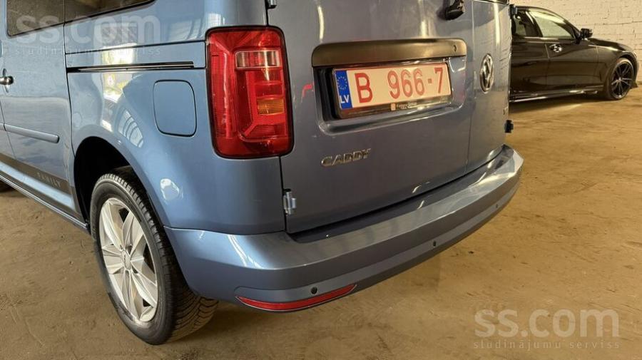 Blue Volkswagen Caddy 2016 in Riga, with an engine capacity of 2.00 L and mileage of 222 thousand km for 10500 €, photo 5 on AUTOMOTO.COM.LV