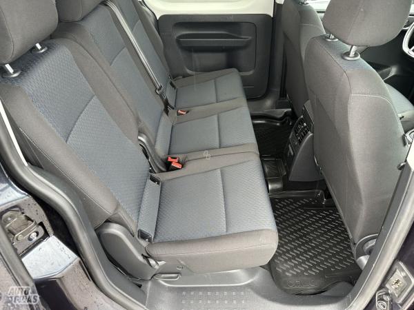 Blue Volkswagen Caddy 2017 in Avizieniai, with an engine capacity of 2.00 L and mileage of 218 thousand km for 14750 €, photo 5 on AUTOMOTO.COM.LV