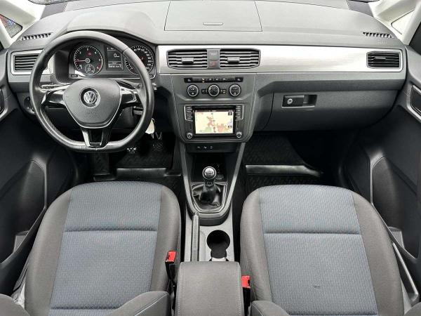 Blue Volkswagen Caddy 2017 in Vilnius, with an engine capacity of 2.00 L and mileage of 218 thousand km for 14750 €, photo 3 on AUTOMOTO.COM.LV