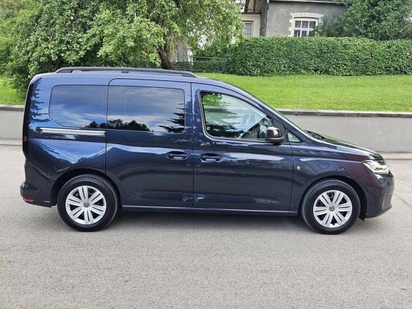 Blue Volkswagen Caddy 2022 in Jekabpils, with an engine capacity of 2.00 L and mileage of 151 thousand km for 19990 €, photo 5 on AUTOMOTO.COM.LV
