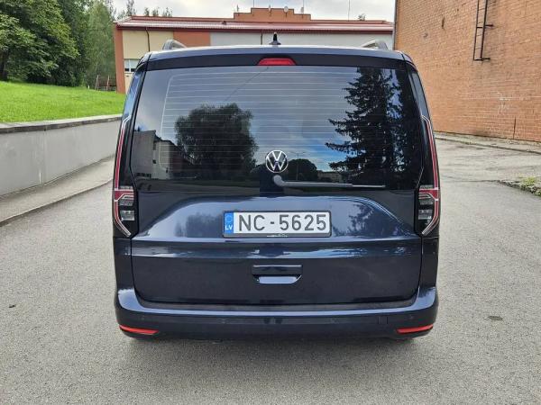 Blue Volkswagen Caddy 2022 in Jekabpils, with an engine capacity of 2.00 L and mileage of 151 thousand km for 19990 €, photo 7 on AUTOMOTO.COM.LV
