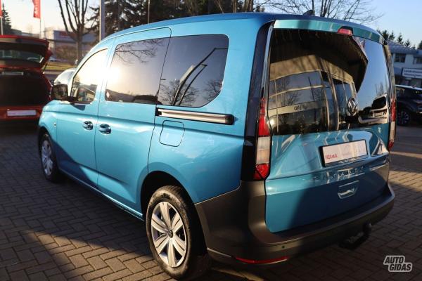 Blue Volkswagen Caddy 2023 in Kaunas, with an engine capacity of 1.50 L and mileage of 26 thousand km for 28570 €, photo 3 on AUTOMOTO.COM.LV