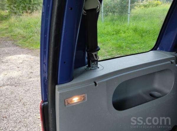Blue Volkswagen Caddy 2009 in Riga, with an engine capacity of 1.90 L and mileage of 314 thousand km for 4790 €, photo 10 on AUTOMOTO.COM.LV