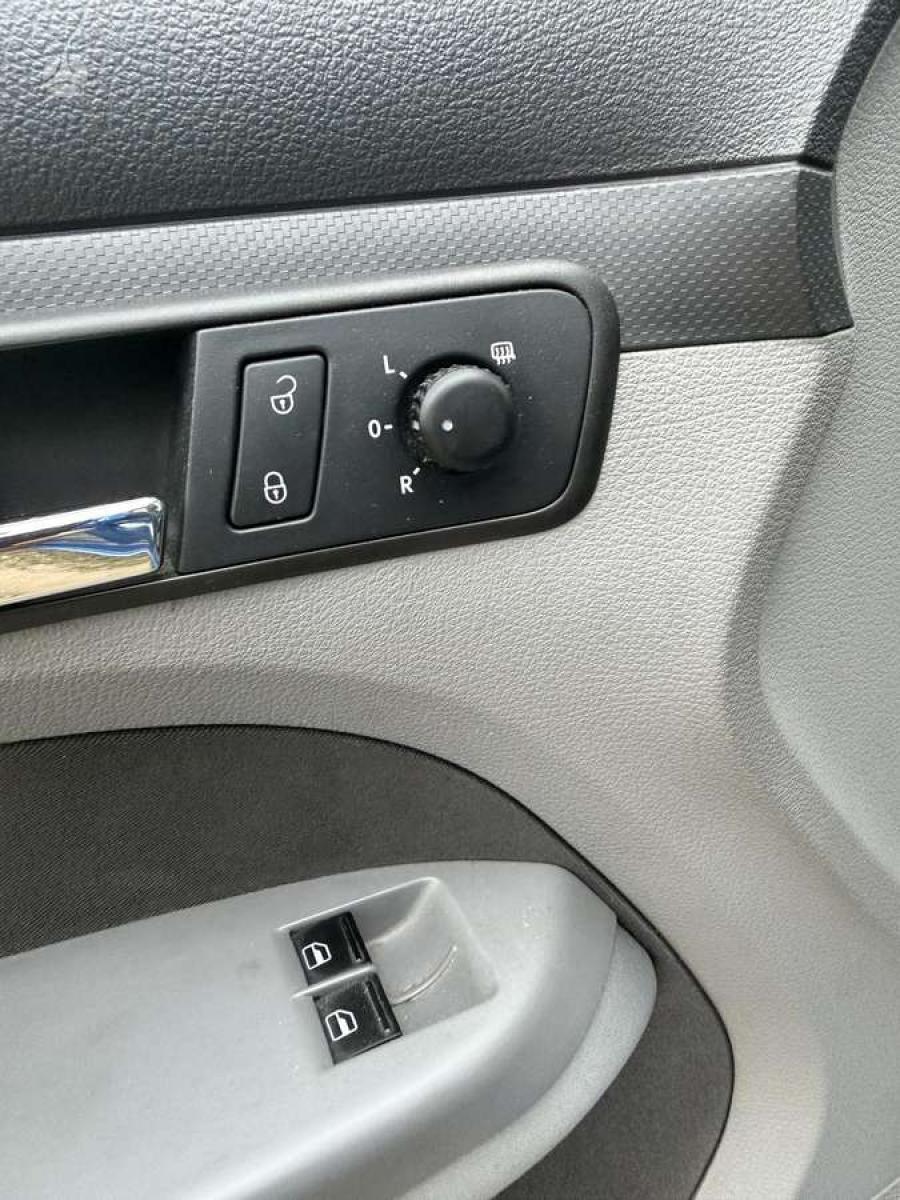 Zils Volkswagen Caddy 2010 Panevēža, ar dzinēja tilpumu 1.90 L un nobraukumu 0 tūkst. km par 5000 €, foto 12 vietnē AUTOMOTO.COM.LV