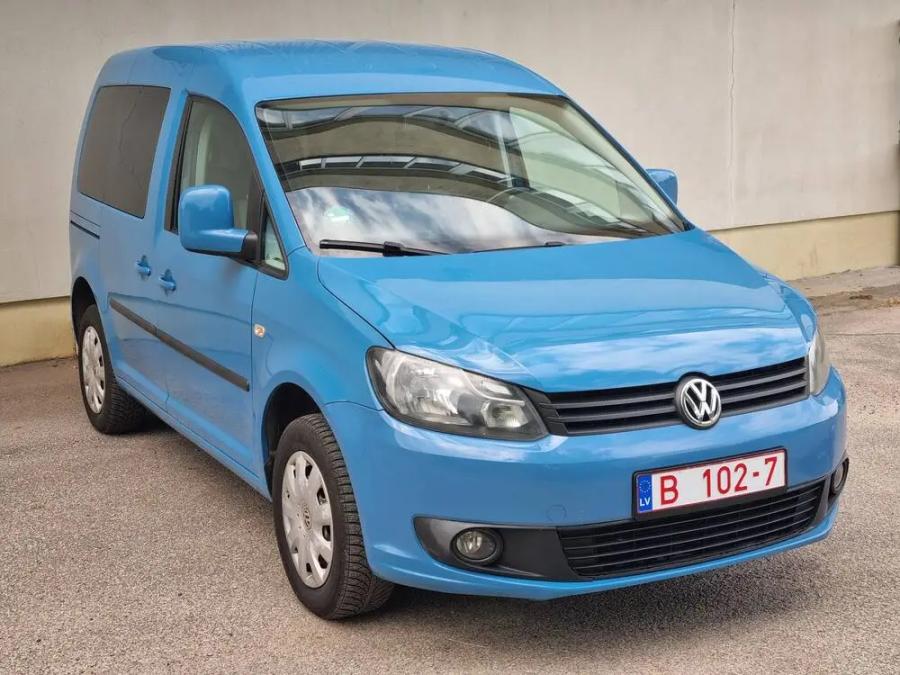 Blue Volkswagen Caddy 2011 in Ogre, with an engine capacity of 1.60 L and mileage of 335 thousand km for 5850 €, photo 4 on AUTOMOTO.COM.LV