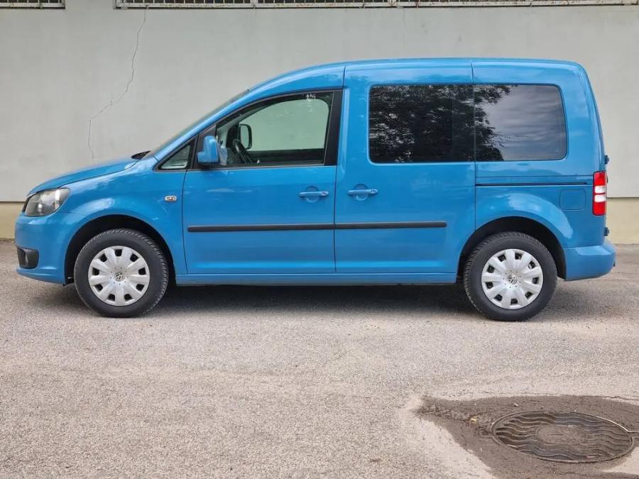 Blue Volkswagen Caddy 2011 in Ogre, with an engine capacity of 1.60 L and mileage of 335 thousand km for 5850 €, photo 6 on AUTOMOTO.COM.LV