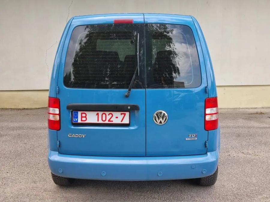 Blue Volkswagen Caddy 2011 in Ogre, with an engine capacity of 1.60 L and mileage of 335 thousand km for 5850 €, photo 8 on AUTOMOTO.COM.LV