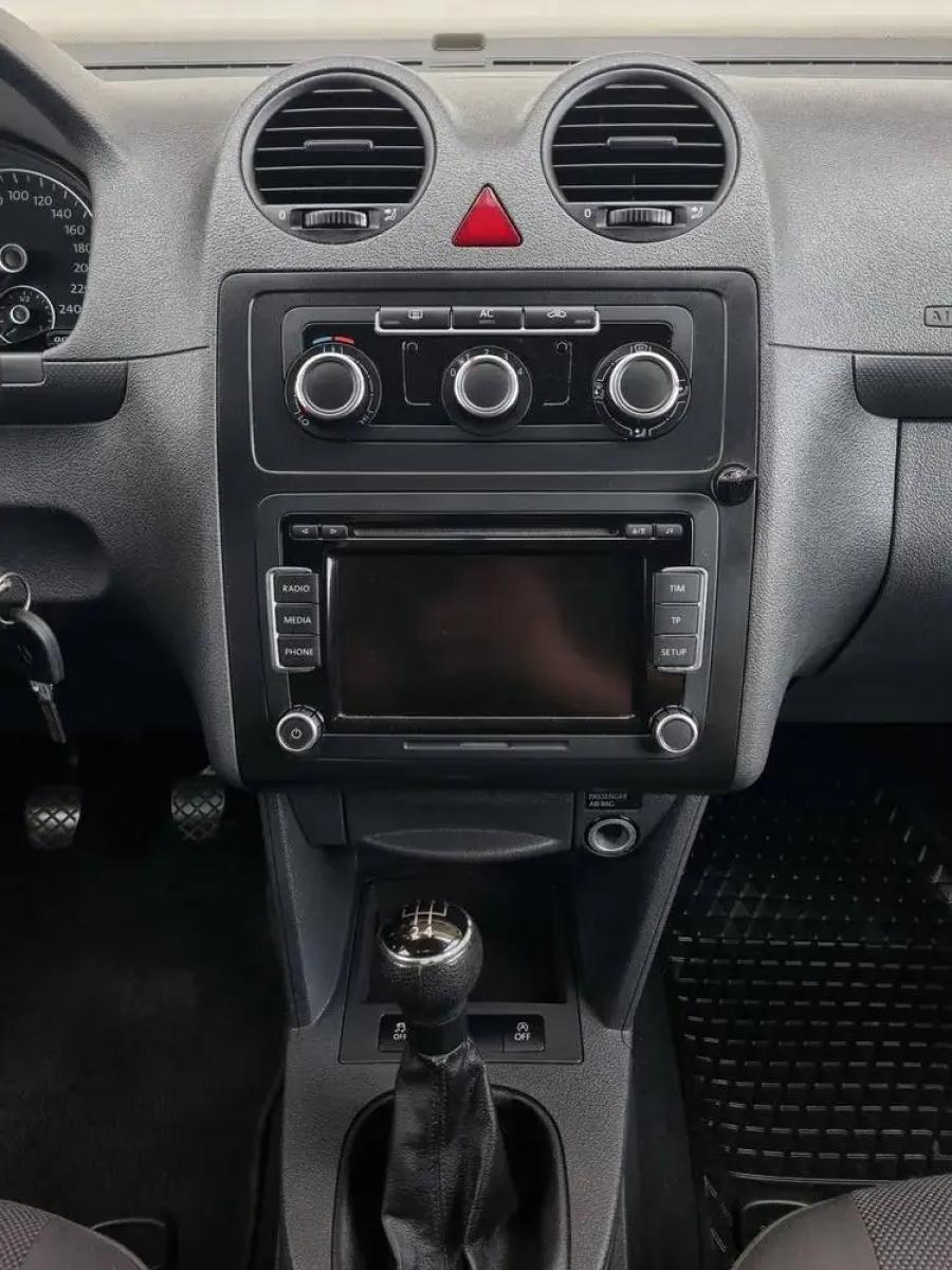 Blue Volkswagen Caddy 2011 in Ogre, with an engine capacity of 1.60 L and mileage of 335 thousand km for 5850 €, photo 15 on AUTOMOTO.COM.LV