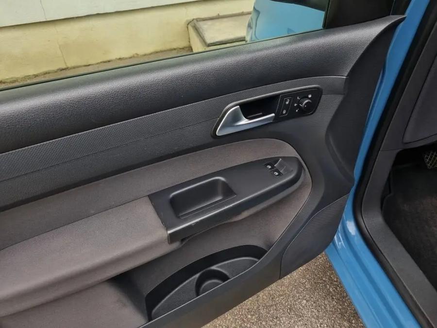 Blue Volkswagen Caddy 2011 in Ogre, with an engine capacity of 1.60 L and mileage of 335 thousand km for 5850 €, photo 21 on AUTOMOTO.COM.LV