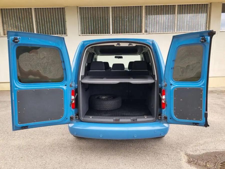 Blue Volkswagen Caddy 2011 in Ogre, with an engine capacity of 1.60 L and mileage of 335 thousand km for 5850 €, photo 24 on AUTOMOTO.COM.LV