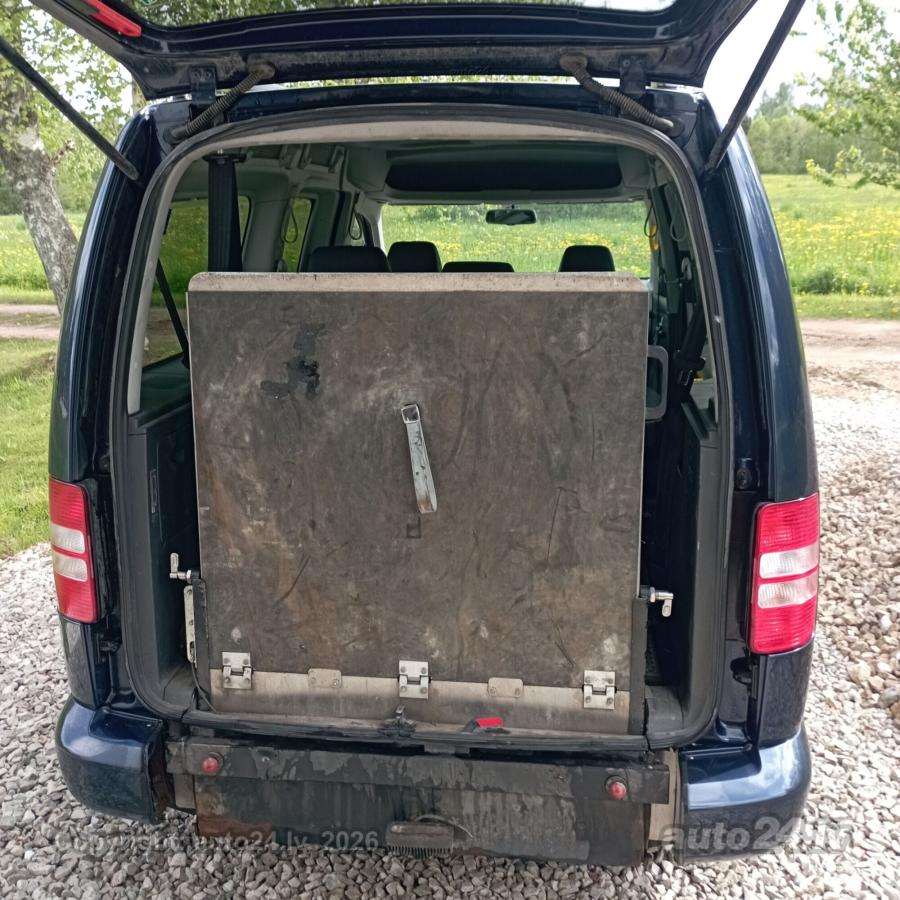 Blue Volkswagen Caddy 2014 in Tallinn, with an engine capacity of 2.00 L and mileage of 0 thousand km for 7000 €, photo 7 on AUTOMOTO.COM.LV