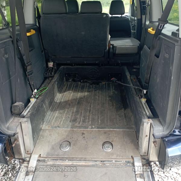 Blue Volkswagen Caddy 2014 in Tallinn, with an engine capacity of 2.00 L and mileage of 0 thousand km for 7000 €, photo 9 on AUTOMOTO.COM.LV