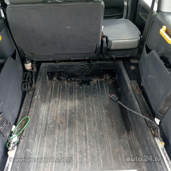 Blue Volkswagen Caddy 2014 in Tallinn, with an engine capacity of 2.00 L and mileage of 0 thousand km for 7000 €, photo 11 on AUTOMOTO.COM.LV