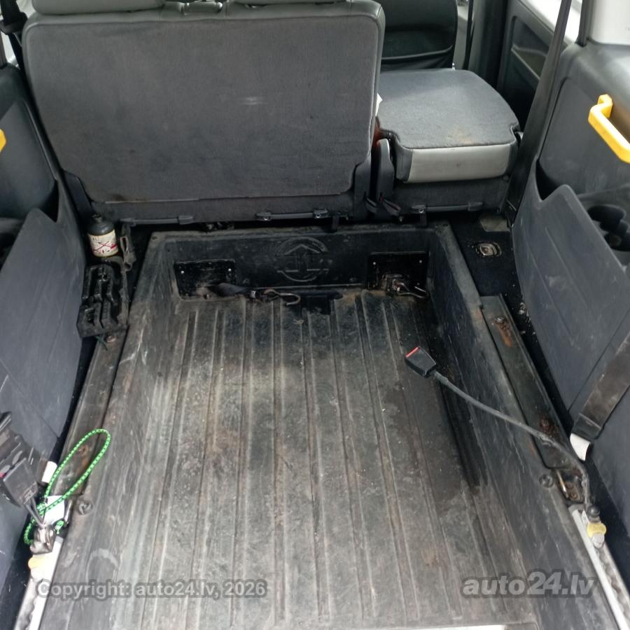 Blue Volkswagen Caddy 2014 in Tallinn, with an engine capacity of 2.00 L and mileage of 0 thousand km for 7000 €, photo 11 on AUTOMOTO.COM.LV