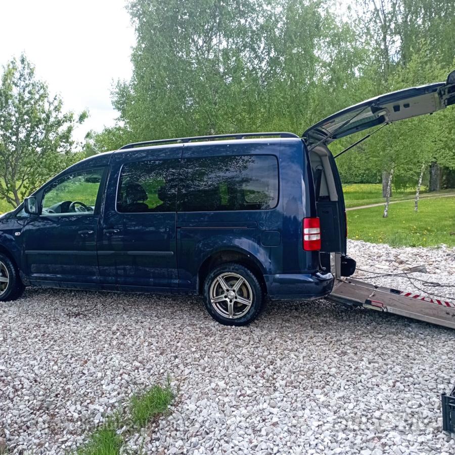 Blue Volkswagen Caddy 2014 in Tallinn, with an engine capacity of 2.00 L and mileage of 0 thousand km for 7000 €, photo 13 on AUTOMOTO.COM.LV