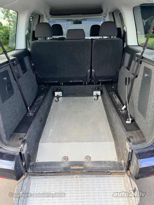Blue Volkswagen Caddy 2017 in Tallinn, with an engine capacity of 2.00 L and mileage of 221 thousand km for 17800 €, photo 7 on AUTOMOTO.COM.LV