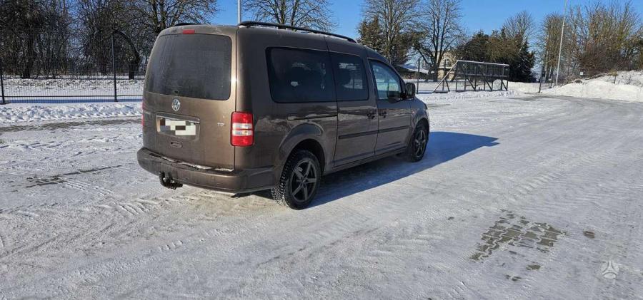 Brown Volkswagen Caddy 2011 in Kaunas, with an engine capacity of 1.60 L and mileage of 400 thousand km for 5324 €, photo 5 on AUTOMOTO.COM.LV