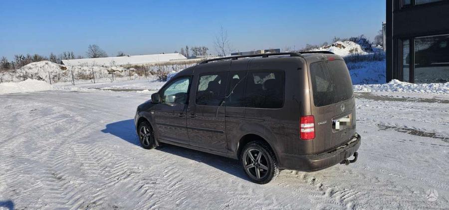 Brown Volkswagen Caddy 2011 in Kaunas, with an engine capacity of 1.60 L and mileage of 400 thousand km for 5324 €, photo 7 on AUTOMOTO.COM.LV