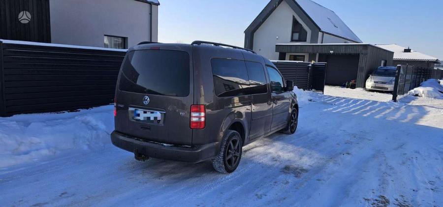 Brown Volkswagen Caddy 2011 in Kaunas, with an engine capacity of 1.60 L and mileage of 400 thousand km for 5324 €, photo 15 on AUTOMOTO.COM.LV