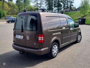 Brown Volkswagen Caddy 2011 in Vilnius, with an engine capacity of 1.60 L and mileage of 355 thousand km for 3350 €, photo 3 on AUTOMOTO.COM.LV