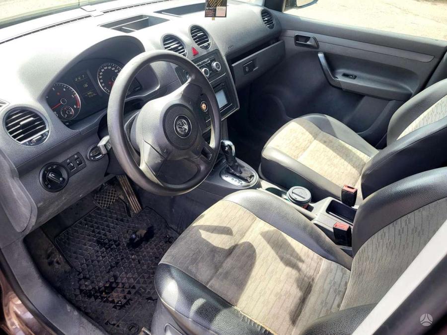 Brown Volkswagen Caddy 2011 in Vilnius, with an engine capacity of 1.60 L and mileage of 355 thousand km for 3350 €, photo 23 on AUTOMOTO.COM.LV