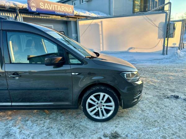 Brown Volkswagen Caddy 2017 in Siauliai, with an engine capacity of 1.40 L and mileage of 220 thousand km for 8750 €, photo 4 on AUTOMOTO.COM.LV