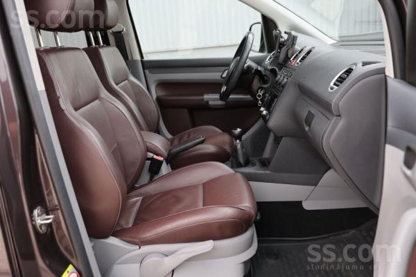 Brown Volkswagen Caddy 2009 in Tukums, with an engine capacity of 2.00 L and mileage of 251 thousand km for 6900 €, photo 7 on AUTOMOTO.COM.LV
