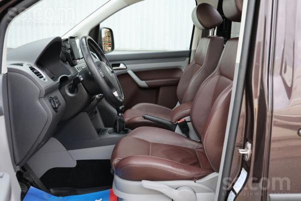 Brown Volkswagen Caddy 2009 in Tukums, with an engine capacity of 2.00 L and mileage of 251 thousand km for 6900 €, photo 10 on AUTOMOTO.COM.LV