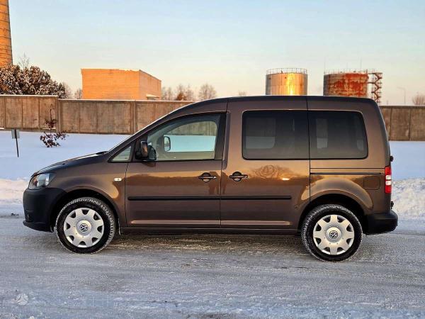 Brown Volkswagen Caddy 2011 in Kedainiai, with an engine capacity of 1.97 L and mileage of 272 thousand km for 6800 €, photo 4 on AUTOMOTO.COM.LV