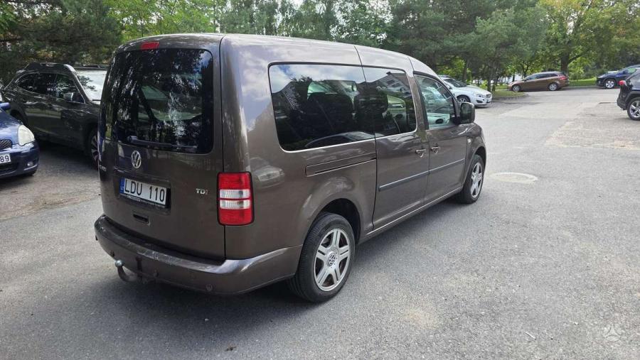 Brown Volkswagen Caddy 2011 in Vilnius, with an engine capacity of 1.60 L and mileage of 280 thousand km for 5700 €, photo 5 on AUTOMOTO.COM.LV