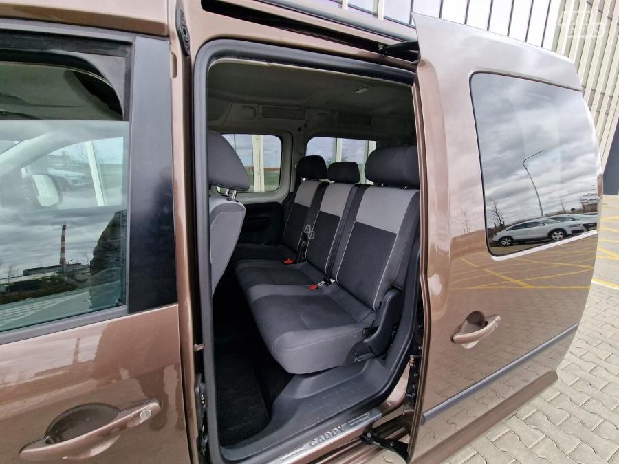 Brown Volkswagen Caddy 2012 in Vilnius, with an engine capacity of 1.60 L and mileage of 175 thousand km for 7190 €, photo 17 on AUTOMOTO.COM.LV