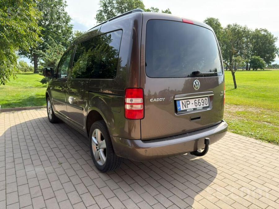 Brown Volkswagen Caddy 2013 in Jelgava, with an engine capacity of 1.60 L and mileage of 395 thousand km for 7450 €, photo 5 on AUTOMOTO.COM.LV