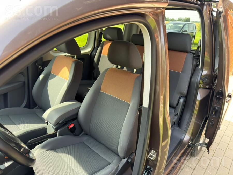 Brown Volkswagen Caddy 2013 in Jelgava, with an engine capacity of 1.60 L and mileage of 395 thousand km for 7450 €, photo 6 on AUTOMOTO.COM.LV