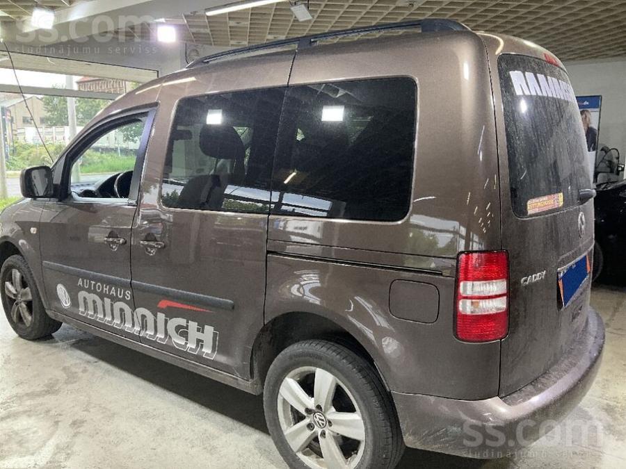 Brown Volkswagen Caddy 2013 in Jelgava, with an engine capacity of 1.60 L and mileage of 395 thousand km for 7450 €, photo 11 on AUTOMOTO.COM.LV